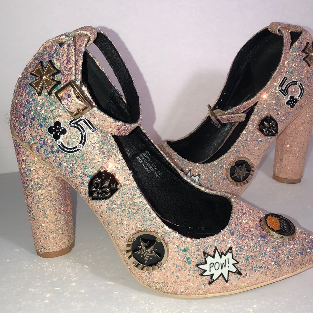 Cape Robin Pink Glitter W/Emblems 4&1/2” Heel - Gem